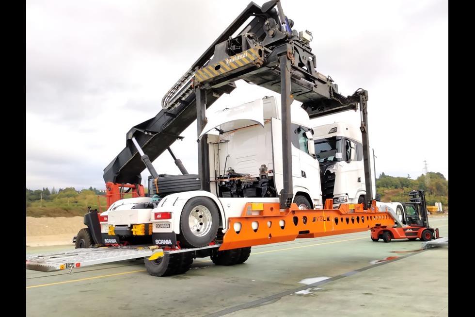 Van carriers boost wagon flexibility | News | Railway Gazette International